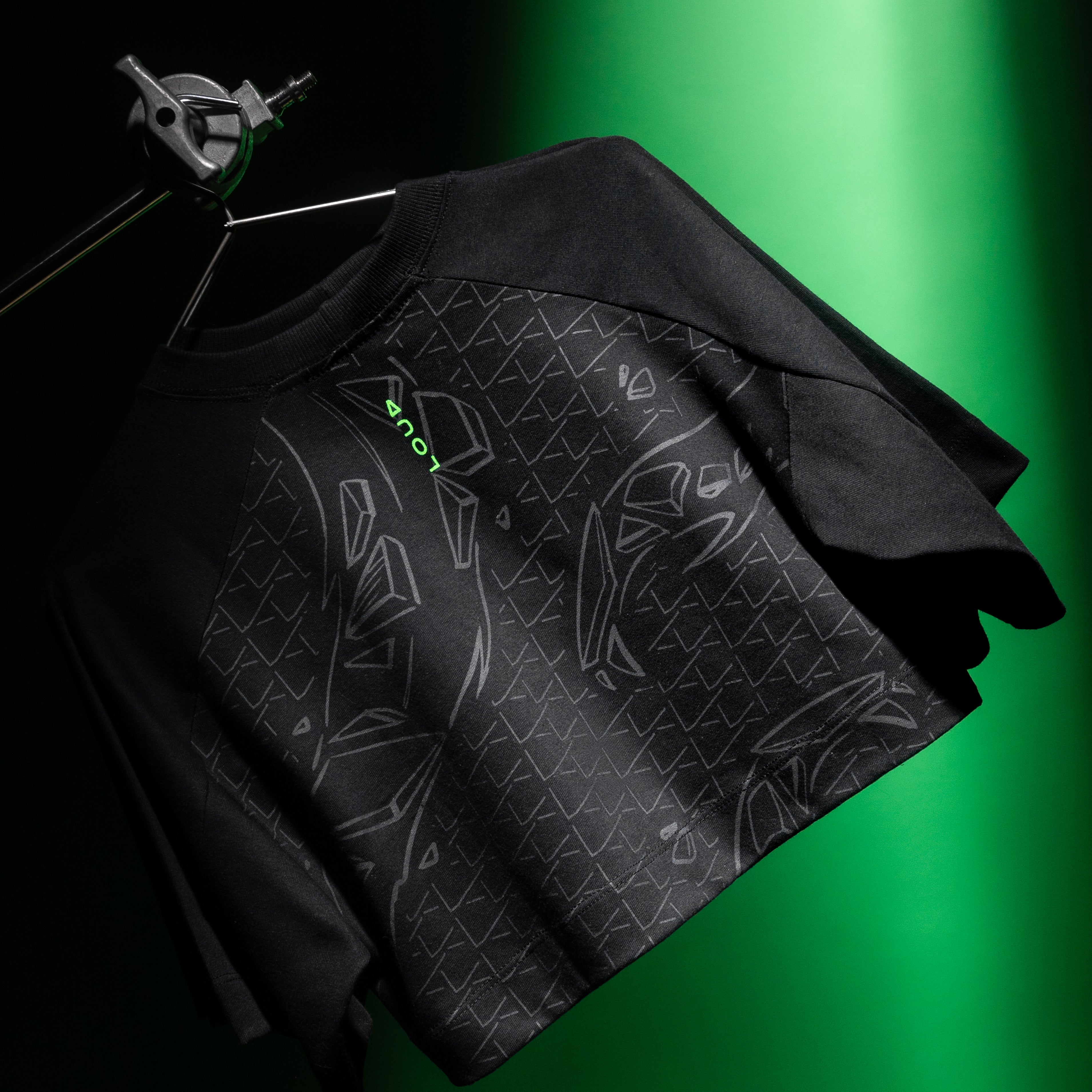 CROPPED HYDRA – LOUD